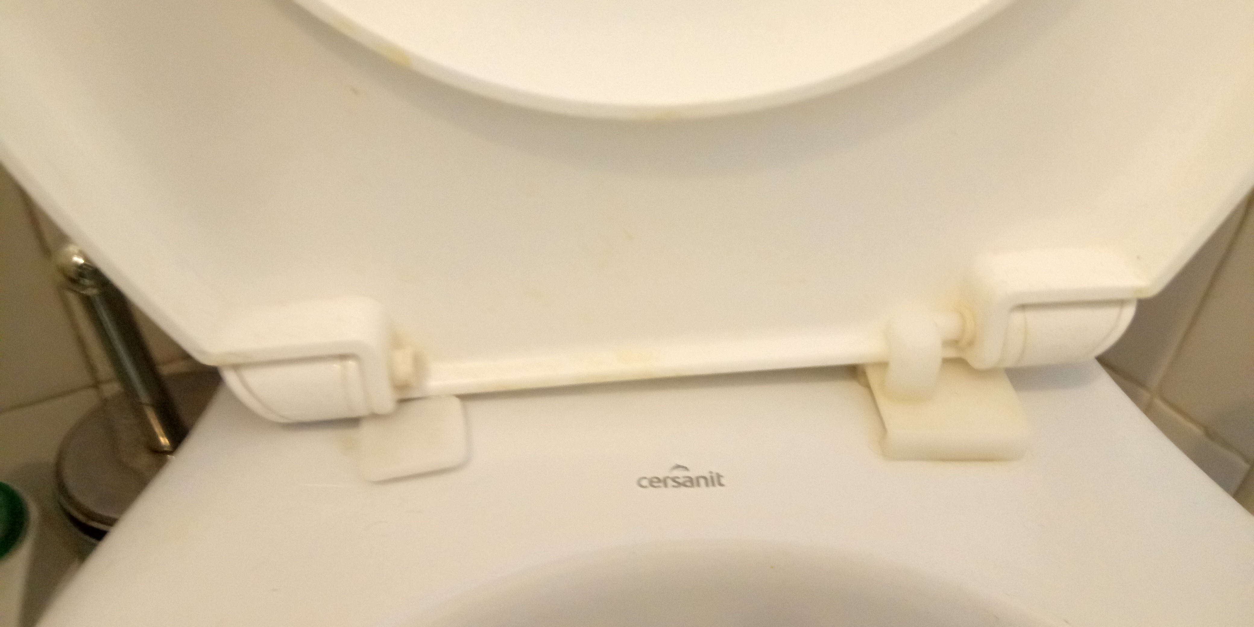 Да се закупи и монтира нов капак за тоалетната чиния · Issue #219 · initLab/initLab · GitHub